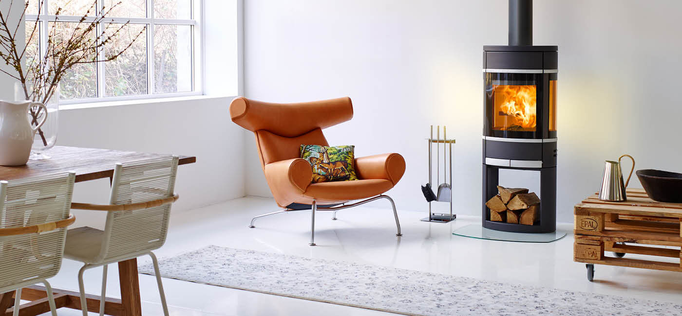 Wood burning stove with well-balanced proportions - Scan 68 | Scan